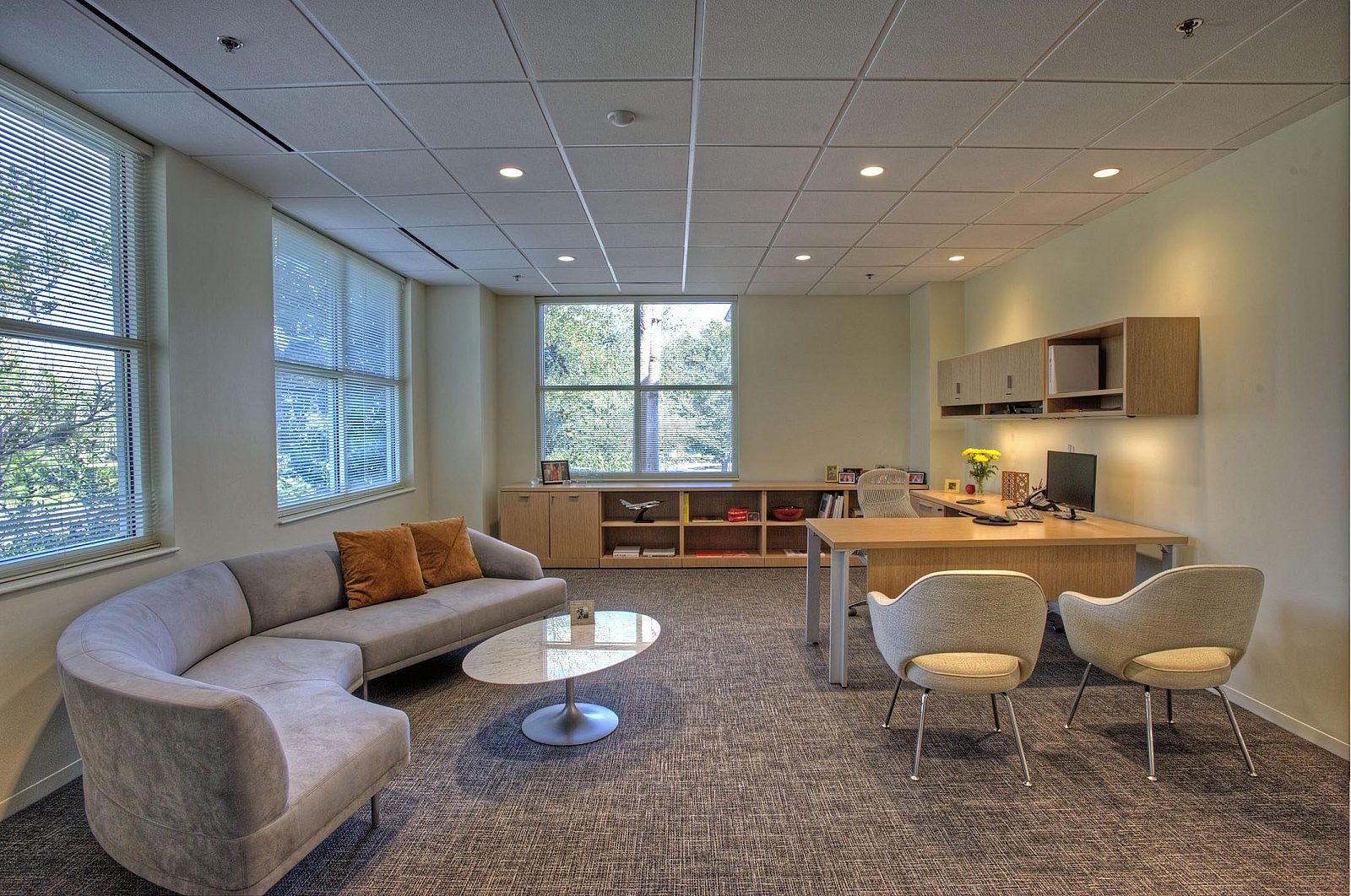 Saarinen Executive Chair Armchair with Tubular Legs | CFI Workspace