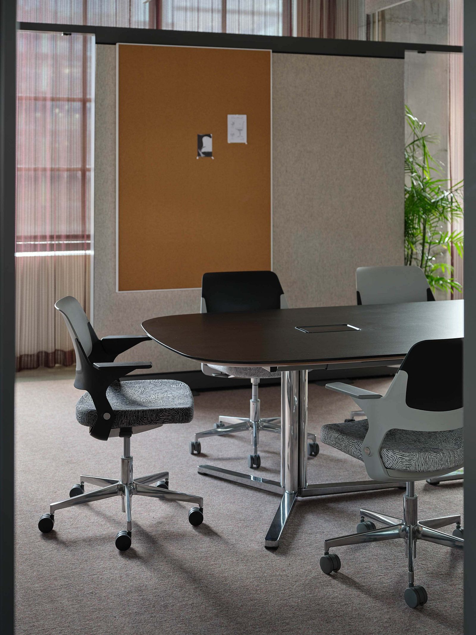 CFI Workspace | Islands Collection by Knoll® MX-Base